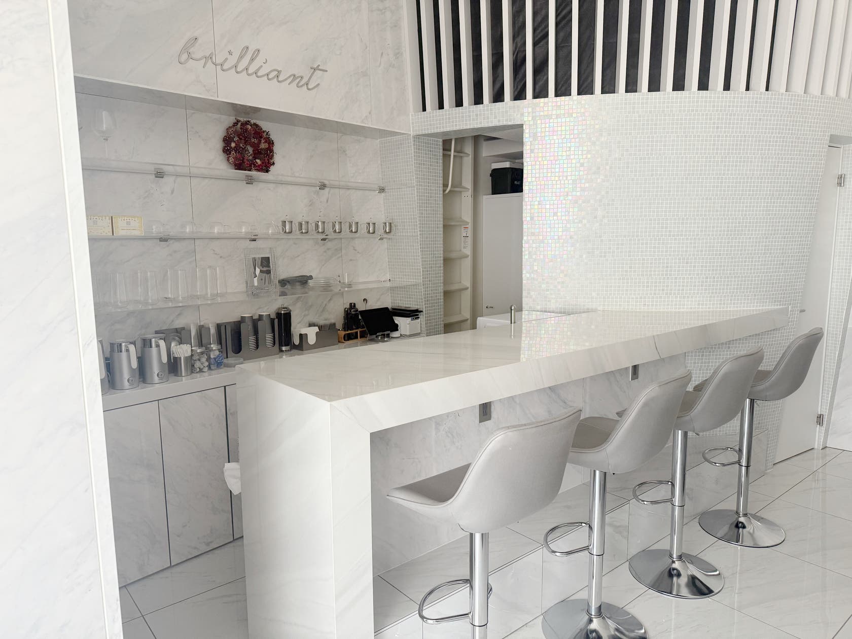 【表参道・原宿カフェ】大理石×ホワイトの映えカフェ♩カフェイベント／トークイベント／オフ会／撮影／展示／打ち上げの写真2