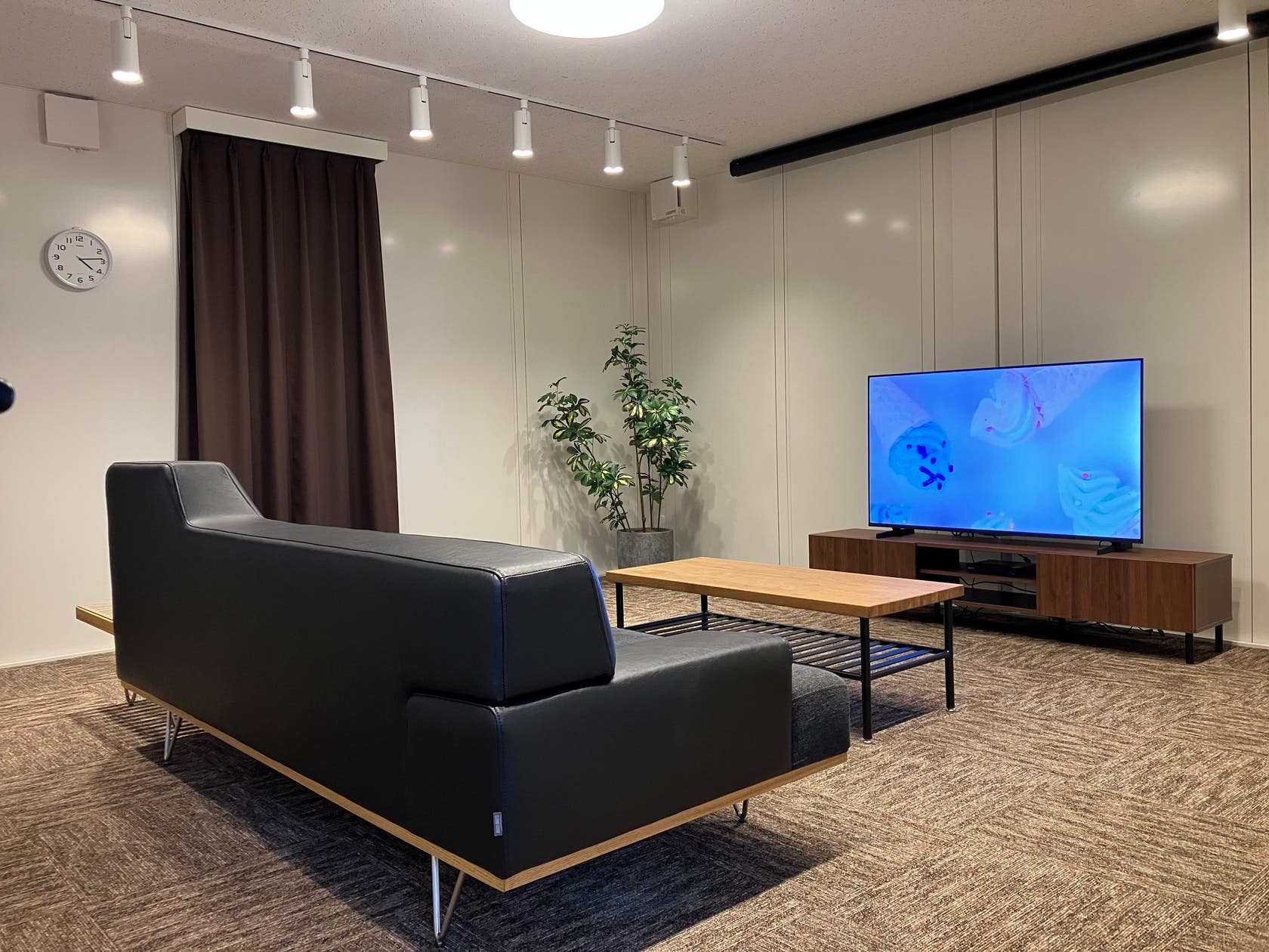 【Living】✨U-SPACE熊谷店✨リビングをイメージしたちょっとした集まりに最適のスペースです♪Wi-Fi/熊谷市の写真1