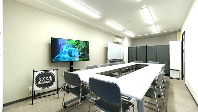 ◇◆改装済でキレイ・広い◆◇1階・店舗で視認性抜群★岡山駅徒歩3分★24時間営業★ゆったり12名★wi-fi完備★55型モニターの写真1