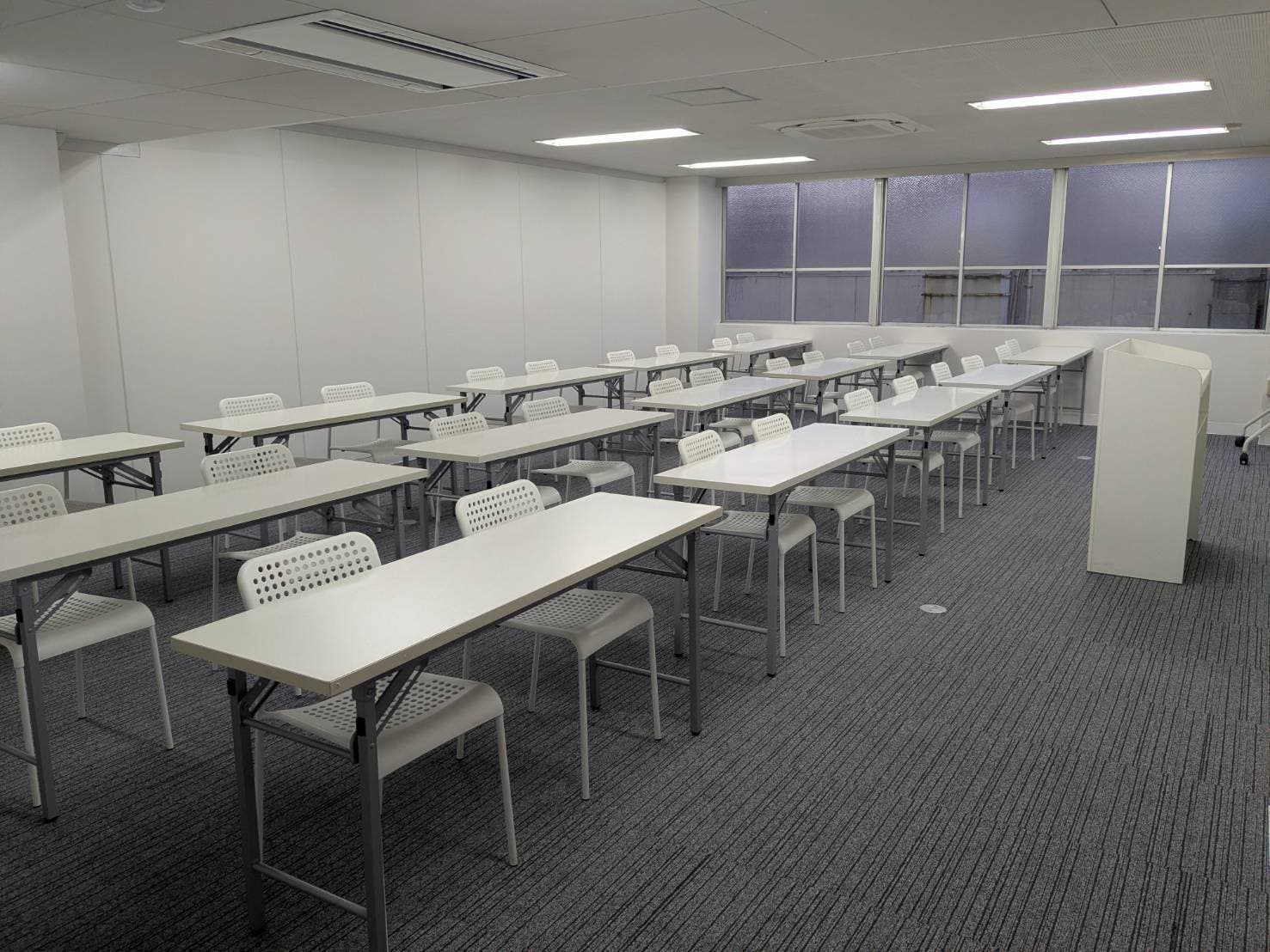 広瀬通【6階第3会議室】会議にもイベントにも使える、ちょうどいい大型ワークスペース！の写真6
