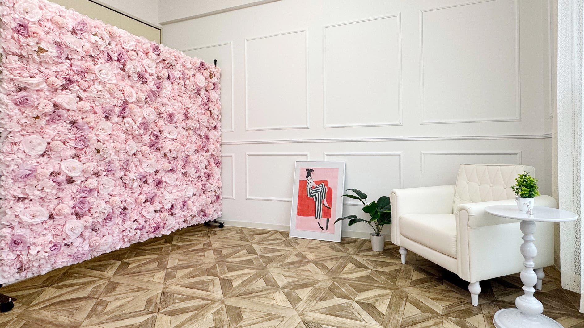 【渋谷・三軒茶屋エリア】駅2分｜自然光×白壁×薔薇壁｜背景5種類｜手ぶら撮影OK｜ポートレート・SNS・商品撮影に最適の写真1