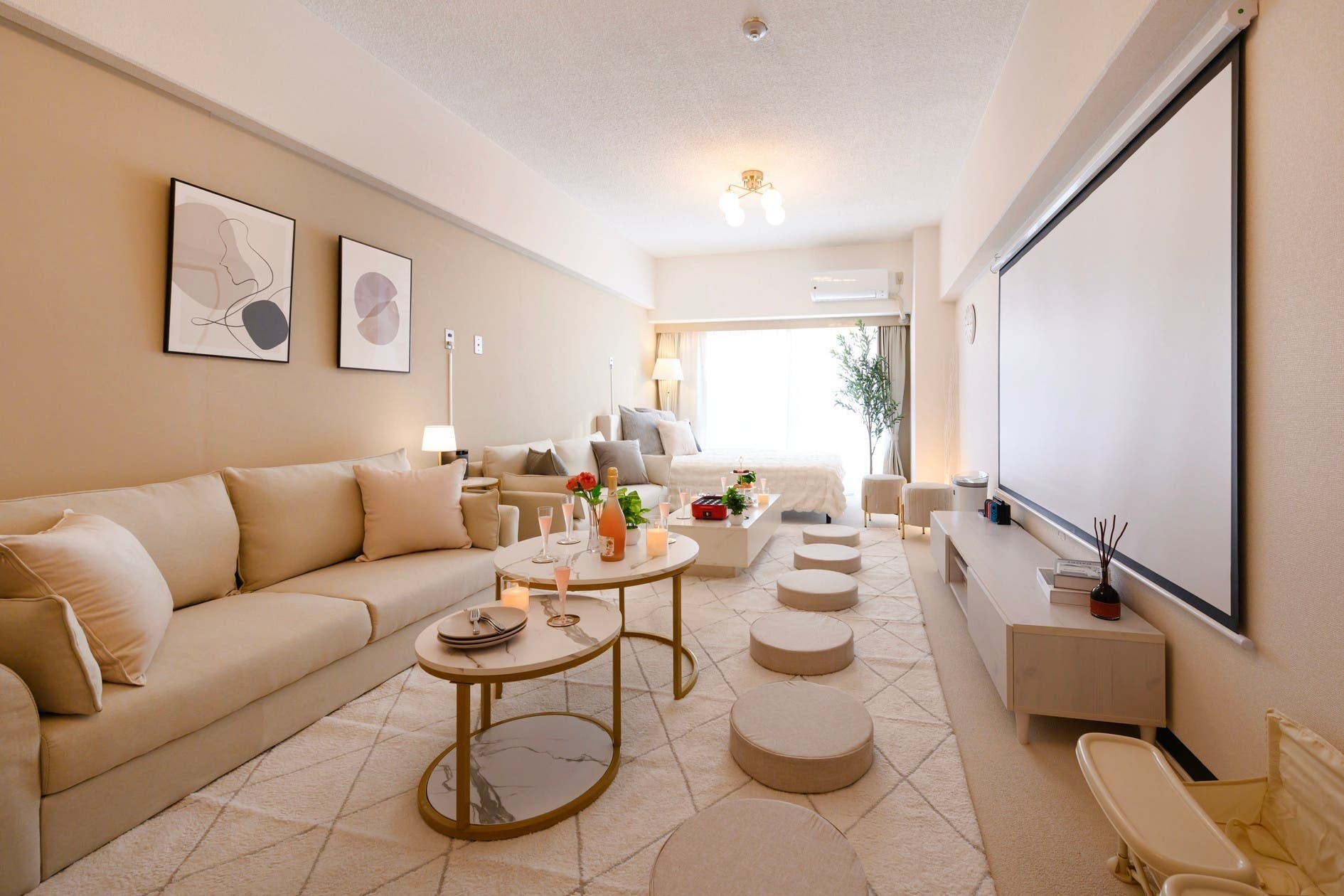 💓女子会/学生大人気✨大迫力100㌅鑑賞会／Switch🎥💫お子様連れ大歓迎👦ふわふわマットレス🤍飾付けバースデー🎂の写真1