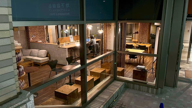 【立席最大40名、着席30名利用可】プロジェクター、スクリーン、WI-FI完備■小規模の会議や交流会、撮影に!の写真3