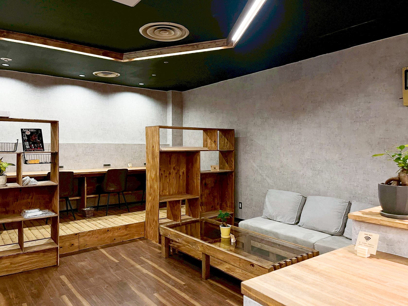 【立席最大40名、着席30名利用可】プロジェクター、スクリーン、WI-FI完備■小規模の会議や交流会、撮影に！の写真4