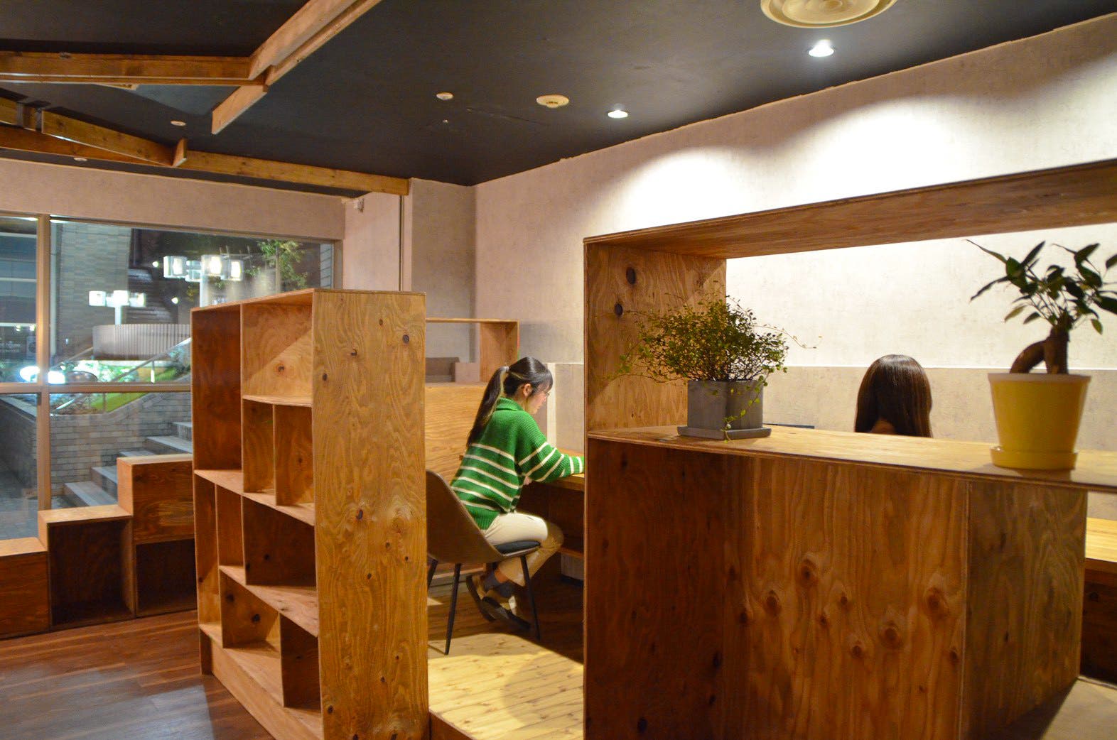 【立席最大40名、着席30名利用可】プロジェクター、スクリーン、WI-FI完備■小規模の会議や交流会、撮影に！の写真11