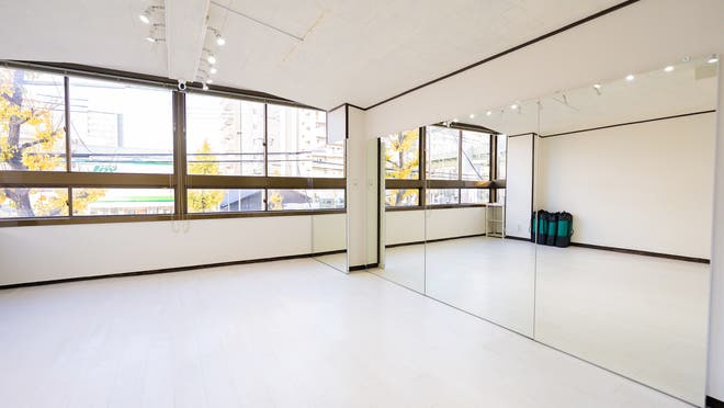 自然光たっぷり開放的なスタジオの写真1