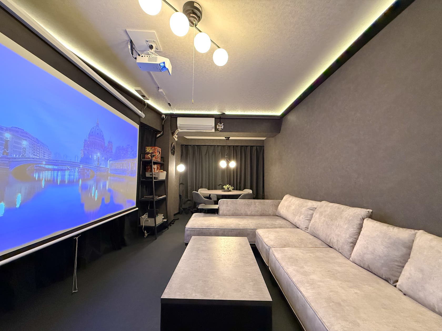 12月リニューアルOPEN💡100㌅大型スクリーン🎥｜渋谷駅４分🚶｜24h｜当日予約OK｜DVDプレーヤーあり_398の写真1