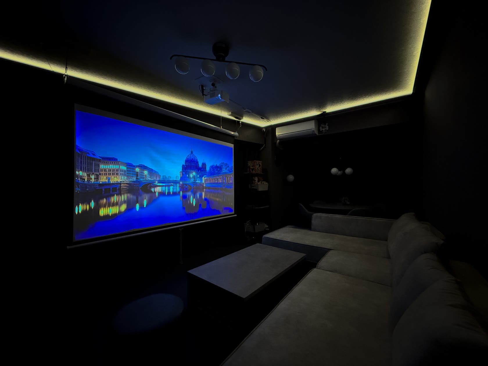 12月リニューアルOPEN💡100㌅大型スクリーン🎥｜渋谷駅４分🚶｜24h｜当日予約OK｜DVDプレーヤーあり_398の写真2