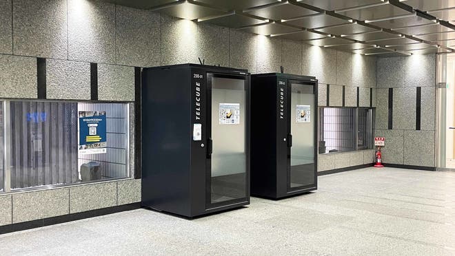 【テレキューブ】日本生命千葉駅前ビルの個室型ワークブース(298-01)です。視線と音を遮る、プライベートな集中環境。の写真1