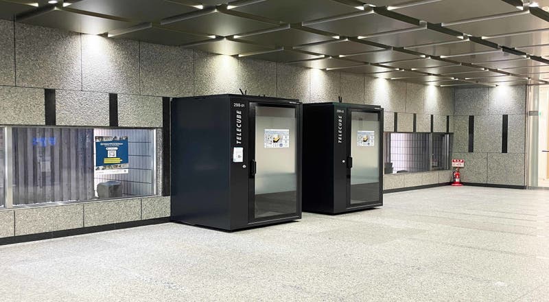 【テレキューブ】日本生命千葉駅前ビルの個室型ワークブース（298-02）です。視線と音を遮る、プライベートな集中環境。
