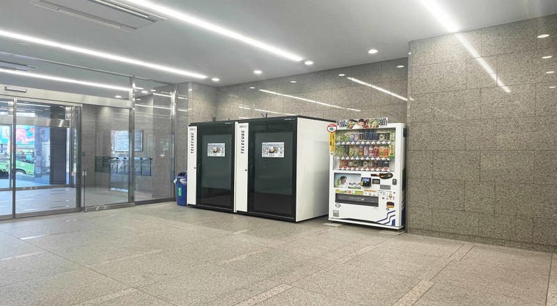【テレキューブ】北浦和大栄ビルの個室型ワークブース（308-02）です。視線と音を遮る、プライベートな集中環境。