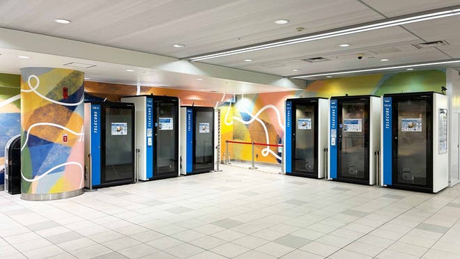 【テレキューブ】横浜駅の個室型ワークブース(128-03)です。視線と音を遮る、プライベートな集中環境。の写真1