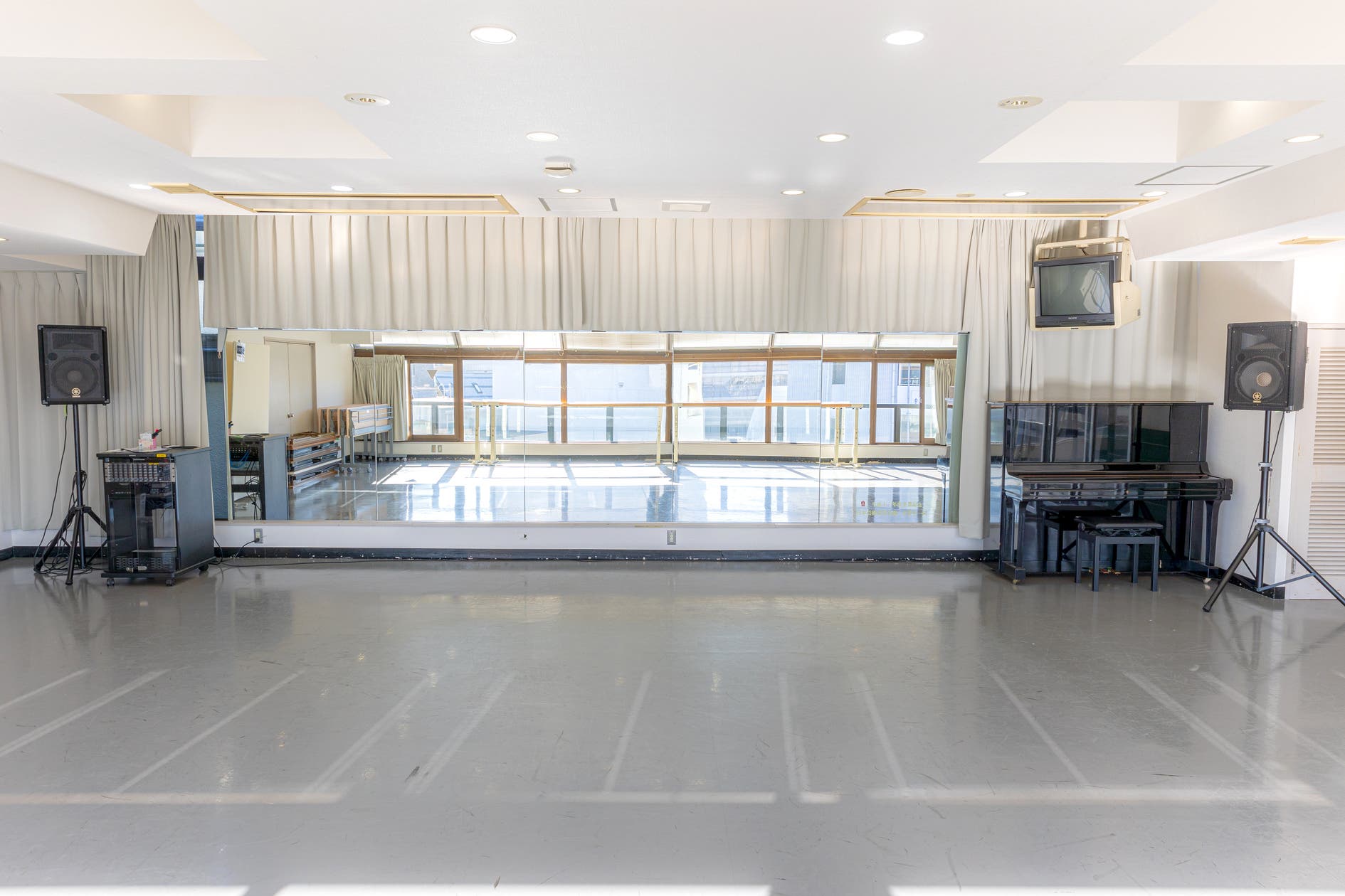 日本芸術専門学校 練習スタジオ(第11教室)の写真1
