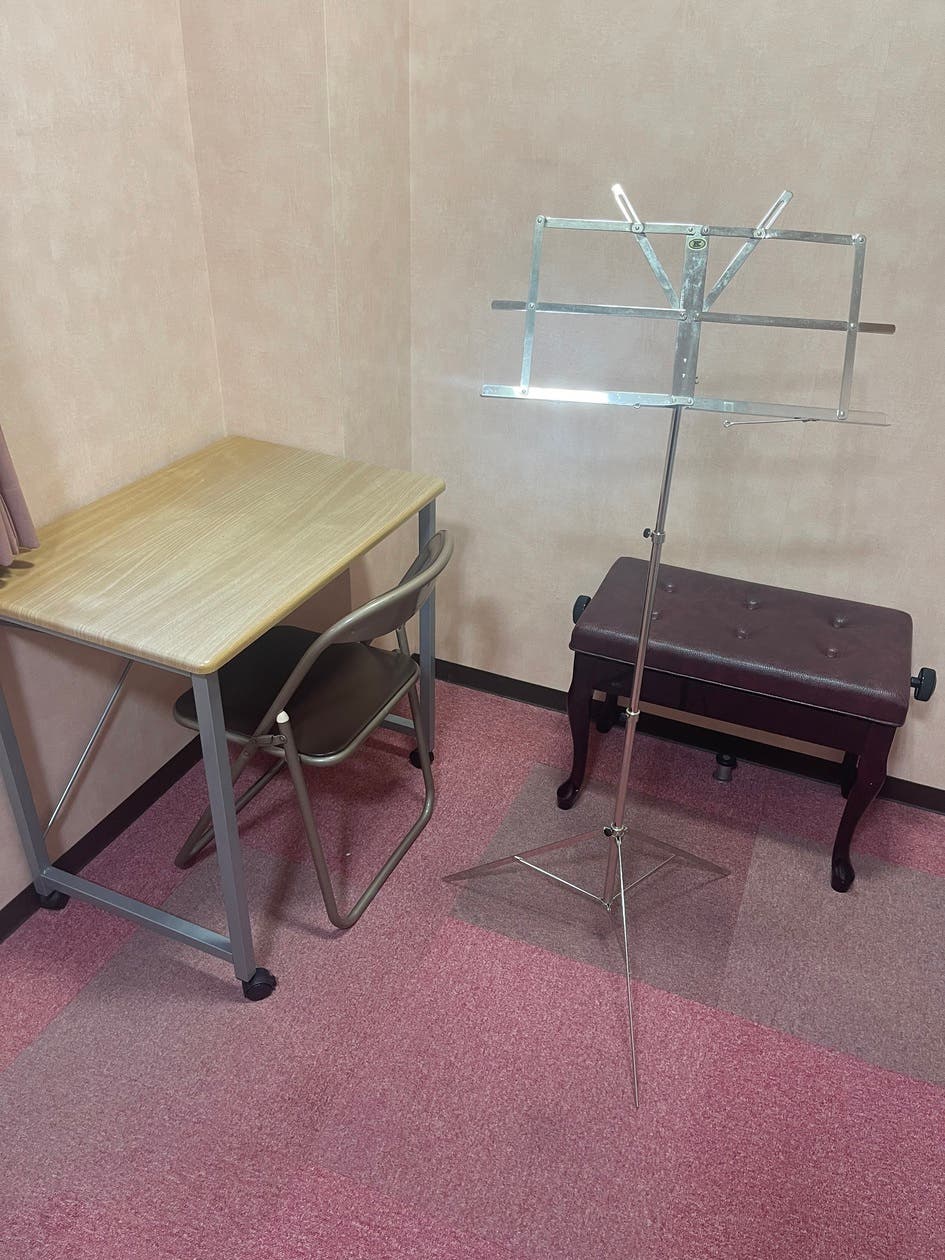 JR北浦和駅東口徒歩５分のアップライトピアノの楽器練習室・3階roomB（エレベーターはありません）の写真2