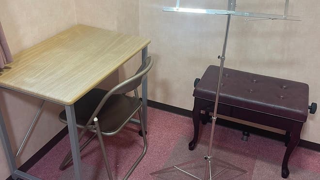 JR北浦和駅東口徒歩5分のアップライトピアノの楽器練習室・3階roomB(エレベーターはありません)の写真2