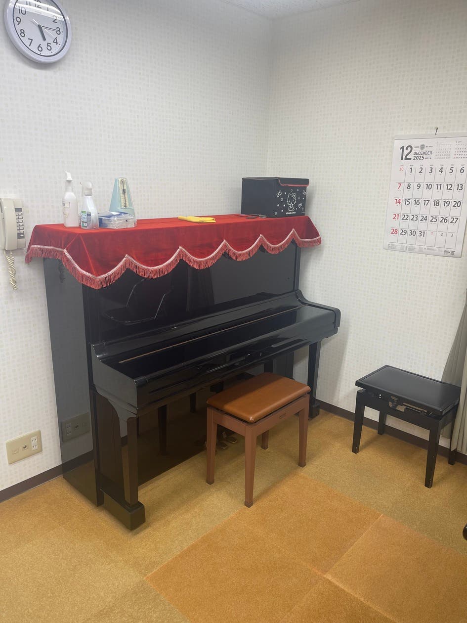 JR北浦和駅東口徒歩５分のアップライトピアノの楽器練習室・3階roomC（エレベーターはありません）の写真1