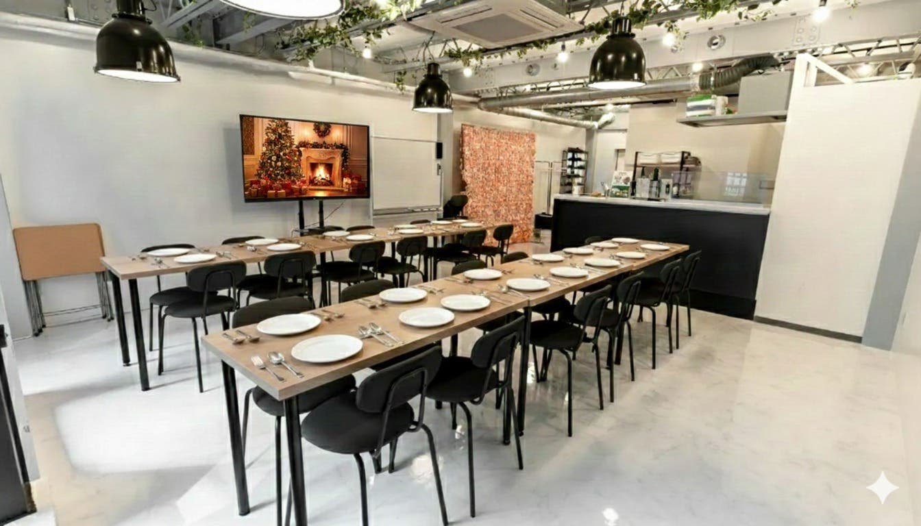 【渋谷駅徒歩7分】広々シェアキッチンスペース◎忘年会・クリスマス会に最適🎉料理会・撮影・交流会・パーティーOK｜自然光有り🌟の写真1