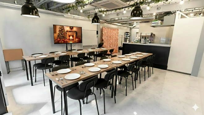 【渋谷駅徒歩7分】広々シェアキッチンスペース◎忘年会・クリスマス会に最適🎉料理会・撮影・交流会・パーティーOK|自然光有り🌟の写真1