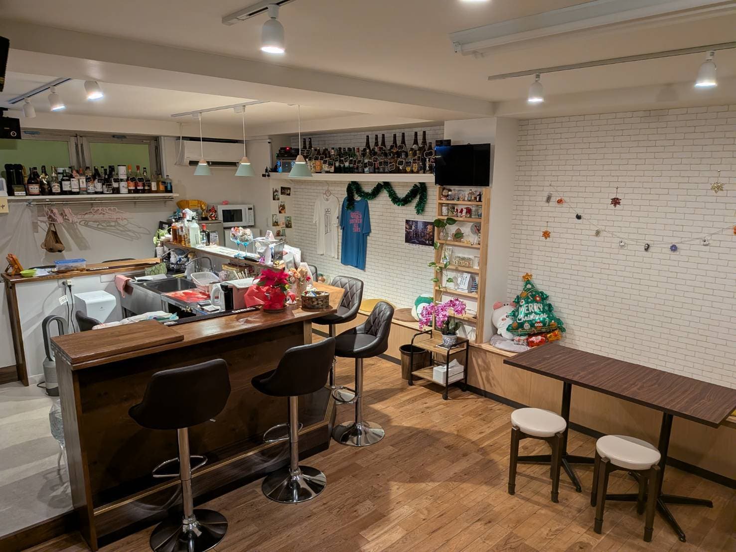 【20名収容】新宿三丁目駅、新宿御苑前駅から近い隠れ家スナック｜オフ会・撮影・1日店長・会議に最適！の写真8