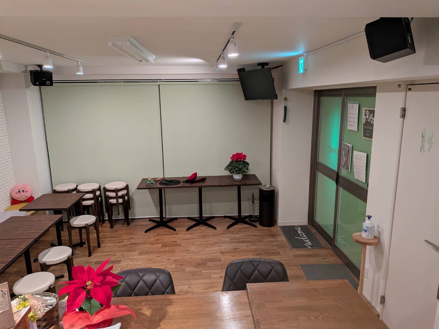 【20名収容】新宿三丁目駅、新宿御苑前駅から近い隠れ家スナック｜オフ会・撮影・1日店長・会議に最適！の写真10