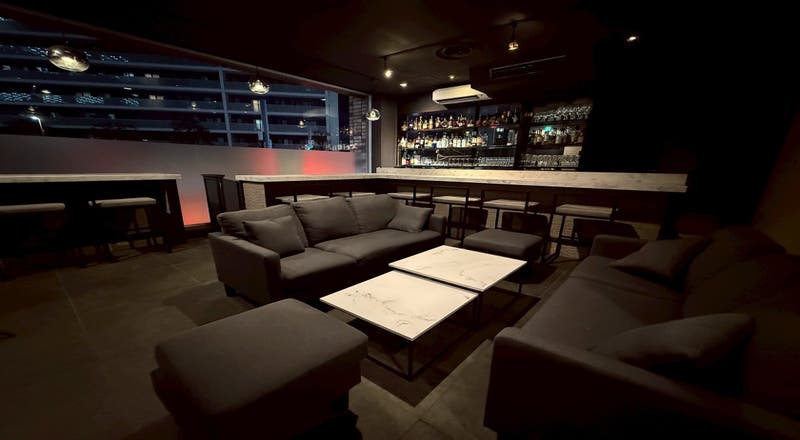 【西新宿7分】大人の隠れ家バー｜持ち込み自由｜飲み放題・グループ全員で1万円
