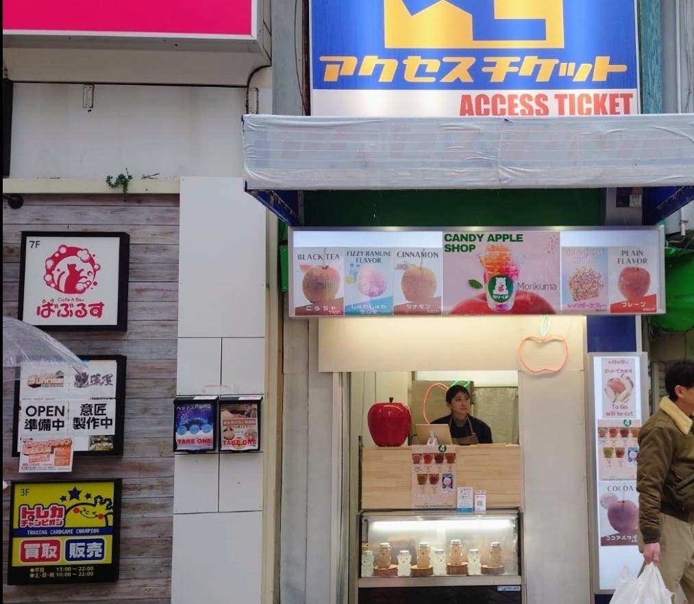 なんば駅から徒歩2分、人通りが多い路面店の写真1