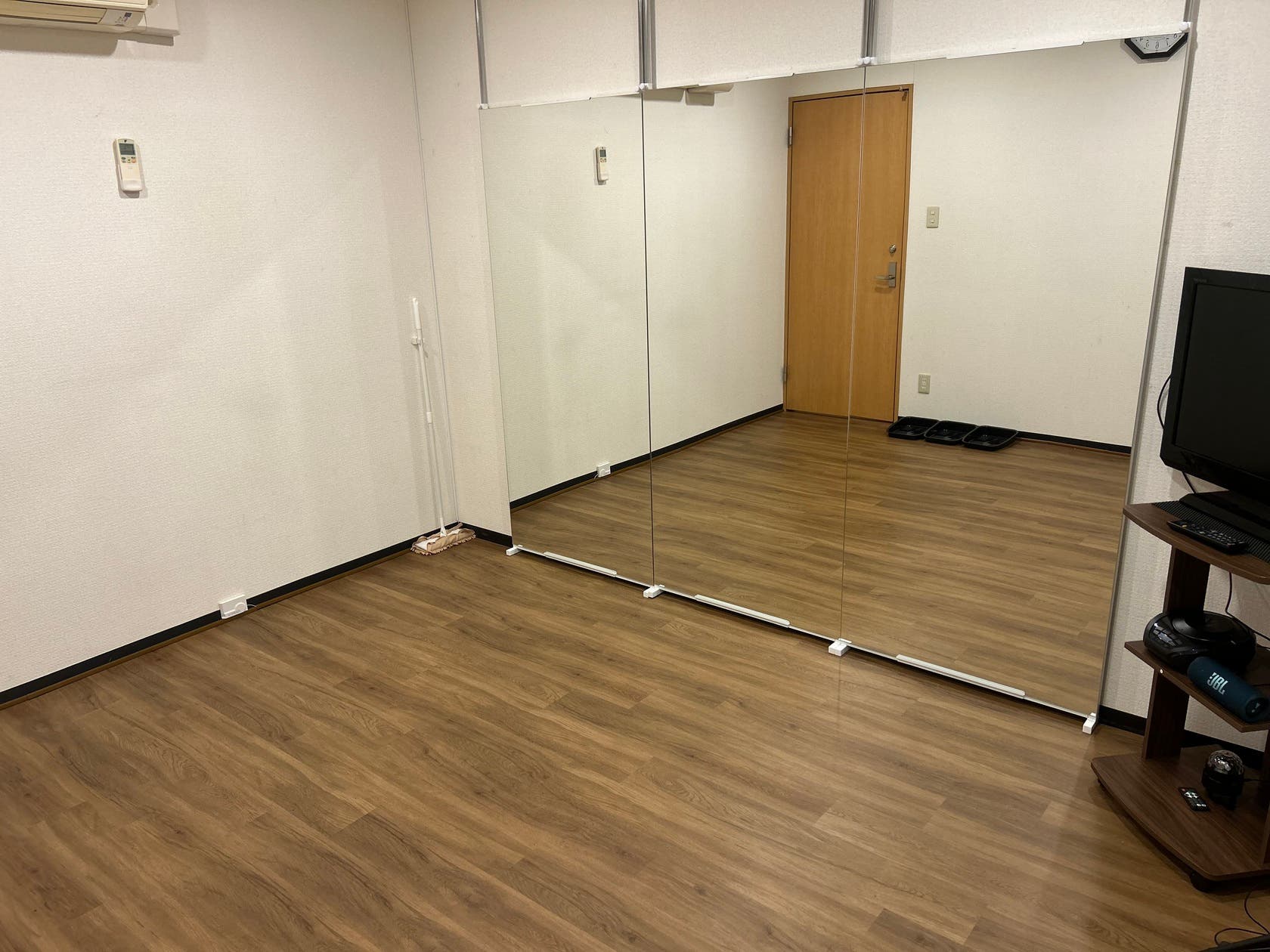 【全日1h500円】ダンスができるレンタルスタジオ｜すすきの駅徒歩3分｜24時間営業｜マンツーマン、個人練習｜Wi-Fi完備の写真1