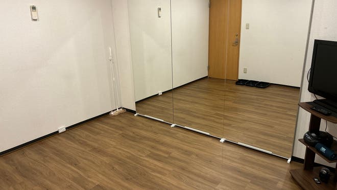 【全日1h500円】ダンスができるレンタルスタジオ|すすきの駅徒歩3分|24時間営業|マンツーマン、個人練習|Wi-Fi完備の写真1