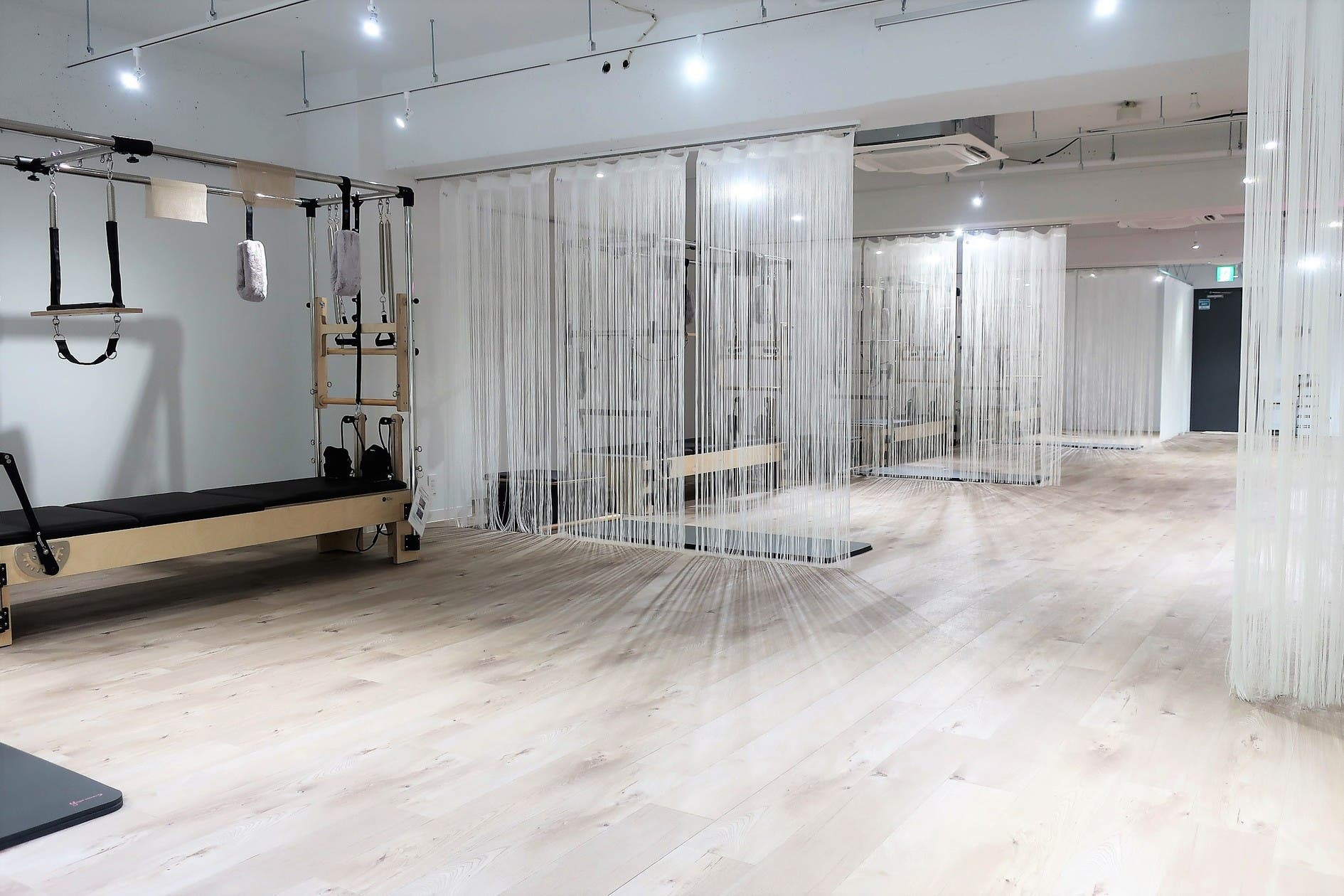 【ブース④】 ピラティスマシン完備 関内駅1分🚃160㎡の広々空間/明るい綺麗なスタジオ🌈マット/ボール/リング充実設備の写真3