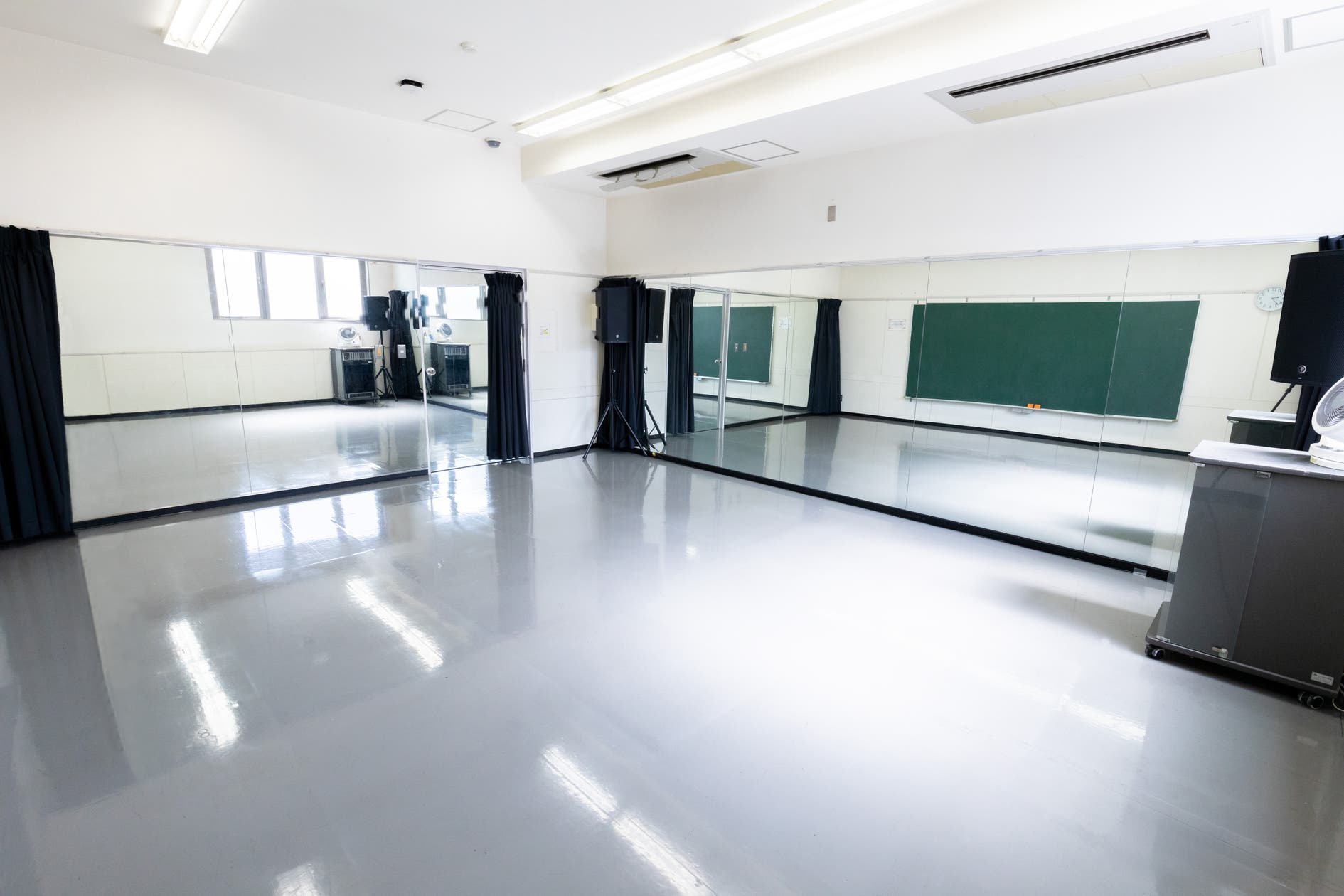 日本芸術専門学校 練習スタジオ(第1教室)の写真1