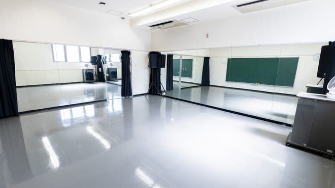 日本芸術専門学校 練習スタジオ(第1教室)の写真1