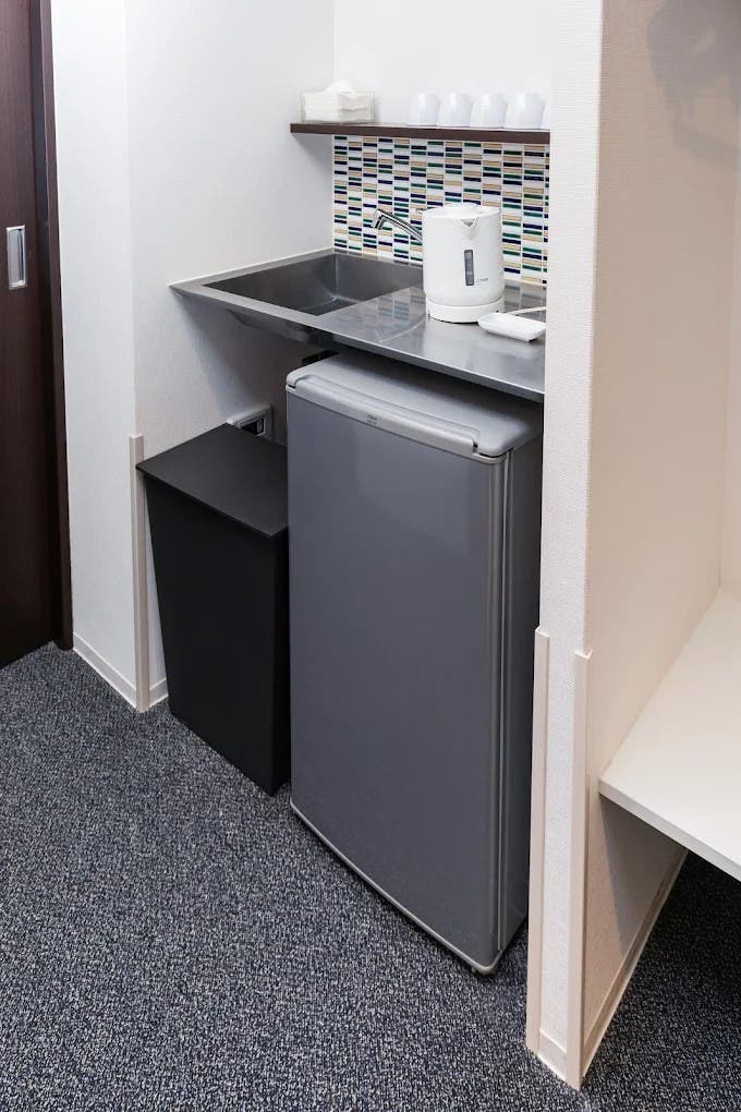 二条駅から徒歩4分のホテル客室（和洋室）の写真4