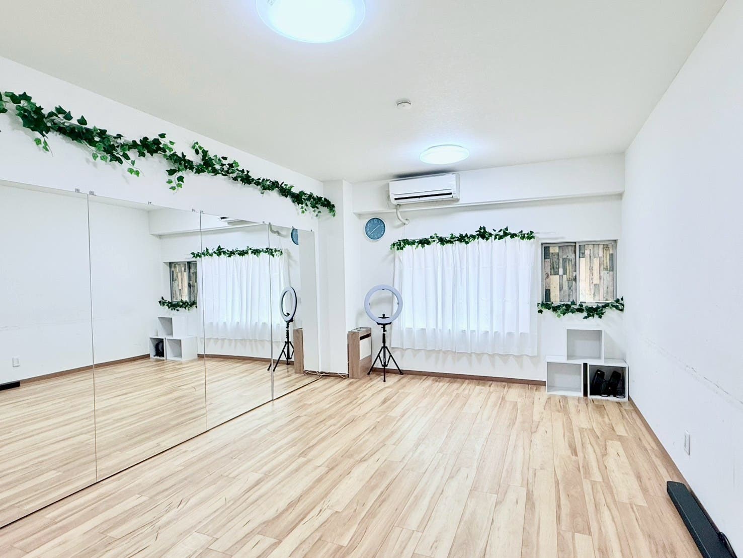 《梅田ダンススタジオ402》駅1分/飲食OK/設備無料/更衣室/光Wi-Fi/リングライトの写真1