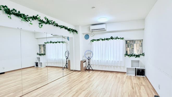 《梅田ダンススタジオ402》駅1分/飲食OK/設備無料/更衣室/光Wi-Fi/リングライトの写真1