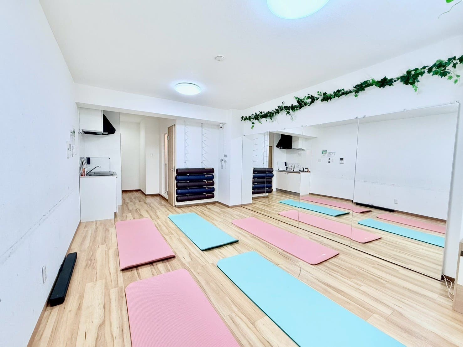 《梅田ダンススタジオ402》駅1分/飲食OK/設備無料/更衣室/光Wi-Fi/リングライトの写真2