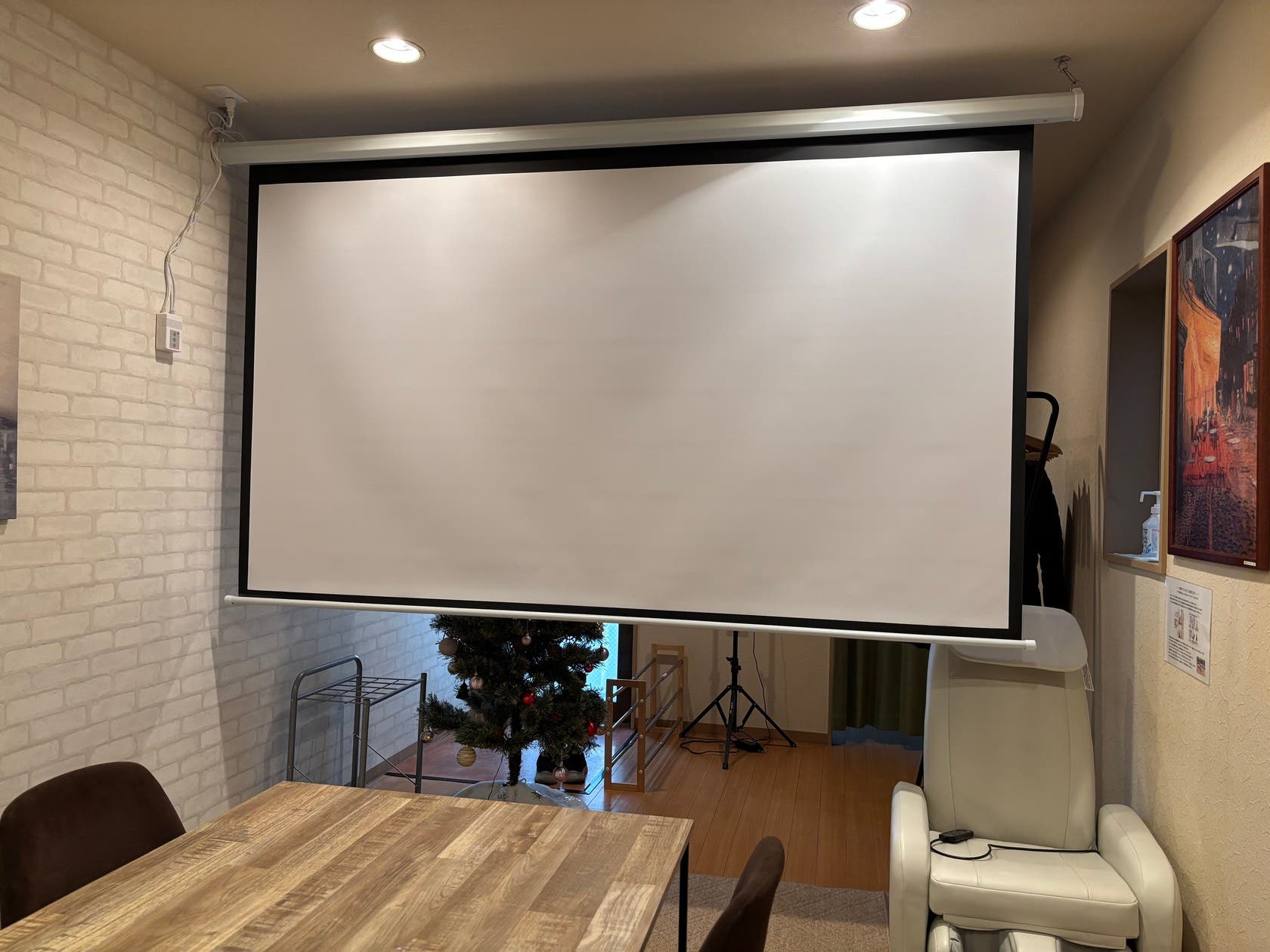 京都中心部駅近【四条烏丸/御池2分】🚃最大20名🎉関西最大級75型4ＫTV/100㌅スクリーン🎥子連れ利用/ビジネス利用にも好評の写真13