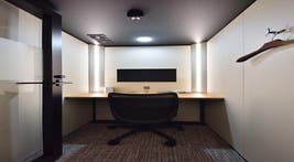 ROOM L 04