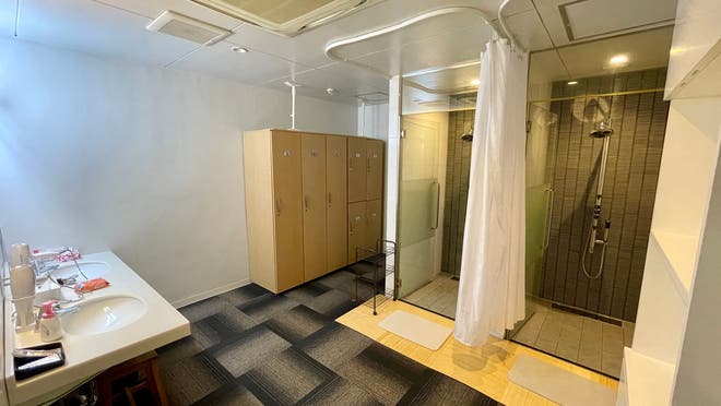 桜通線高岳駅より徒歩2分!イベント時のお着替えやメイク室としてもご利用いただけます。営業時間は6時〜23時です!の写真1