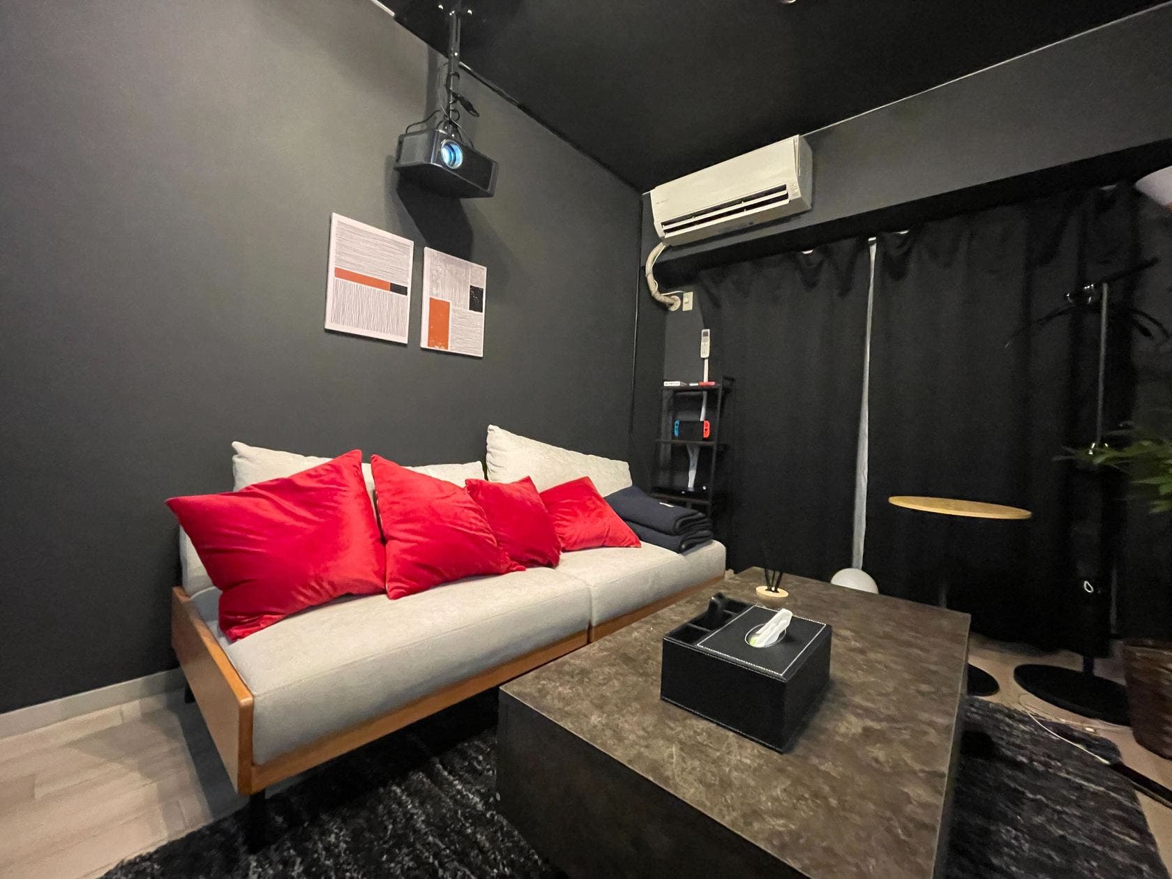 スペモ🎬駅徒歩4分🚶‍♀️プロジェクター🎦スクリーン🎞️映画鑑賞🍿ゲーム🎮️デート💖818_CINEMA大阪十三の写真3