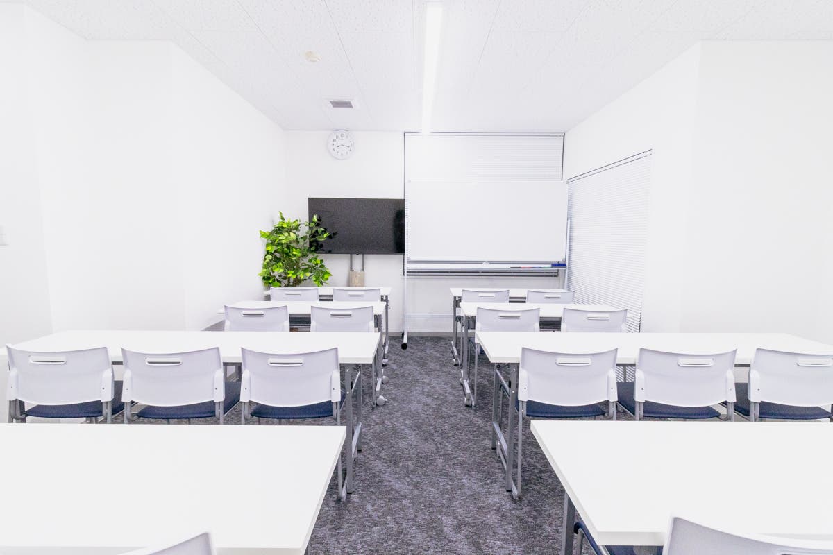 【広島駅出口徒歩2分！定員26名！】大型モニター・10Gbps光回線・WiFi全て無料！ふれあい貸し会議室 広島No154の写真1