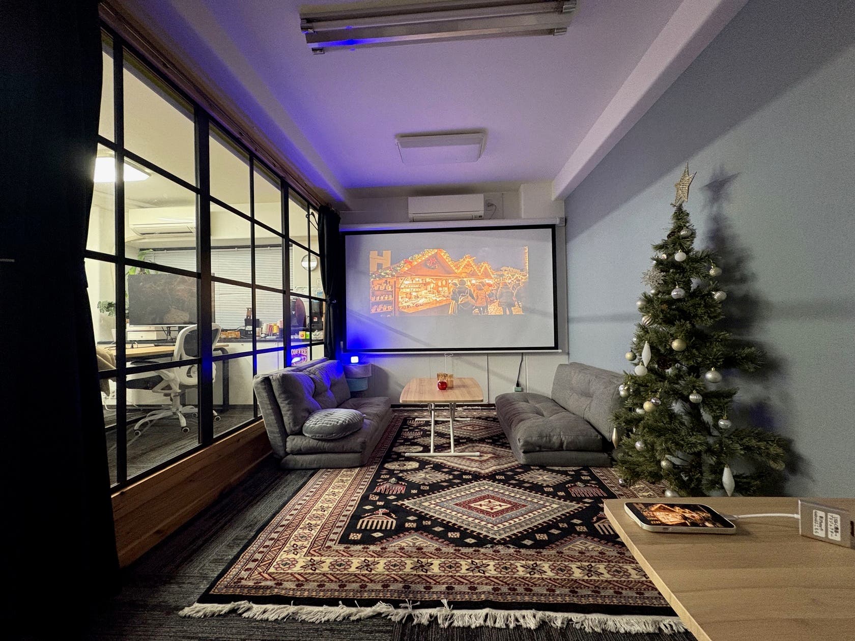 【シアタールーム】大阪メトロ御堂筋線「本町駅」2分の貸切パーティースペースの写真1