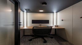 ROOM L 04