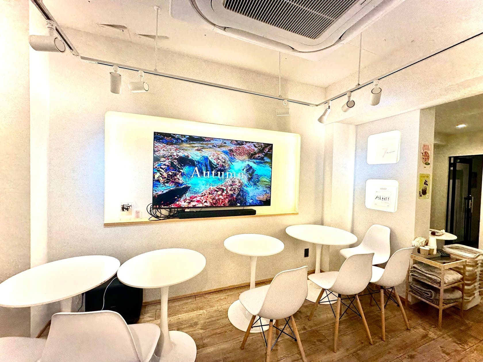 新大久保駅2分、広いバルコニーと白い店内、BBQも可能なパーティースペースの写真2