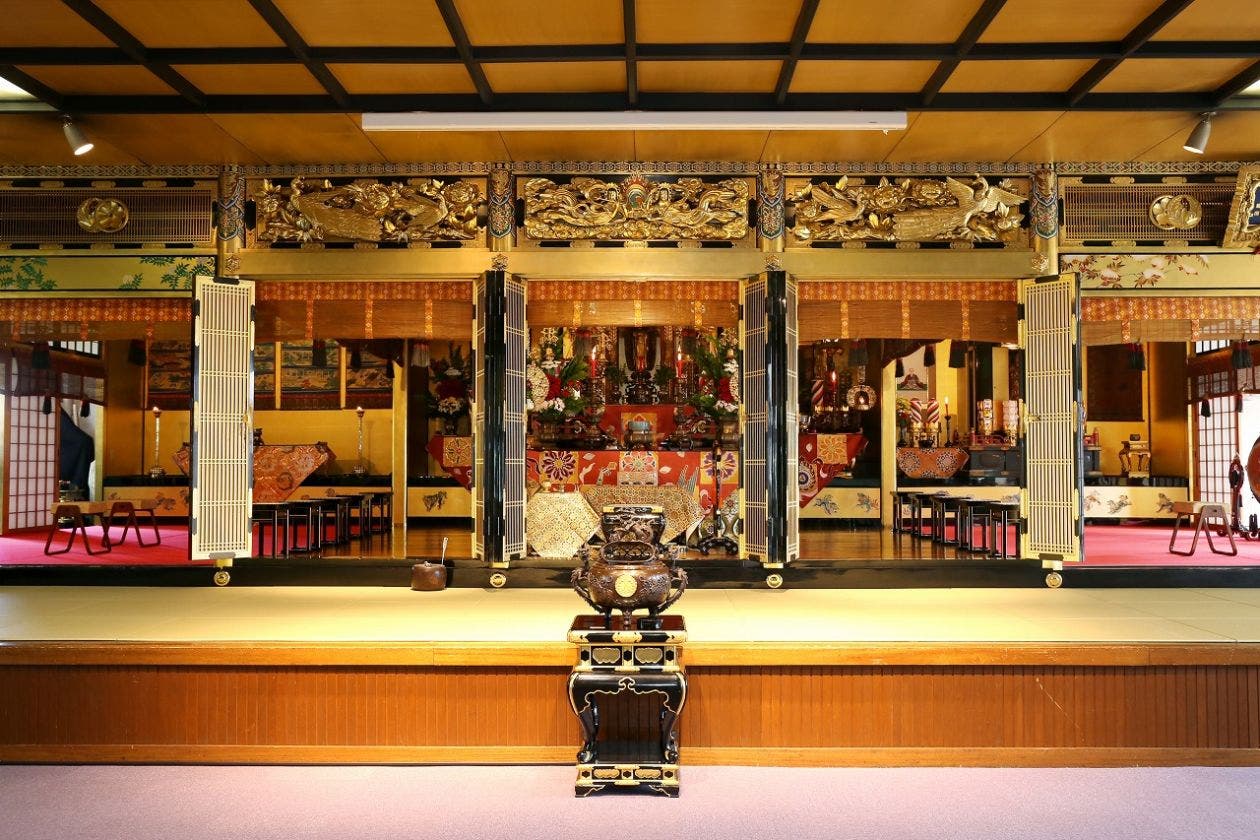 お寺での撮影や会議にぴったり【本堂全体】の写真1