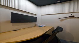 ROOM R 06