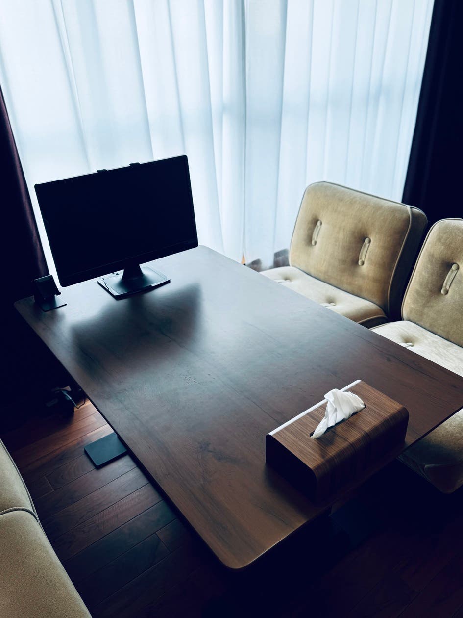 レトロで落ち着くヴィンテージな空間。アップライトピアノ常設でレッスンや練習に最適。リモート会議やカウンセリングルームにもおすすめの写真2