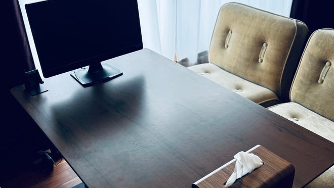 レトロで落ち着くヴィンテージな空間。アップライトピアノ常設でレッスンや練習に最適。リモート会議やカウンセリングルームにもおすすめの写真2