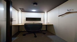 ROOM L 08