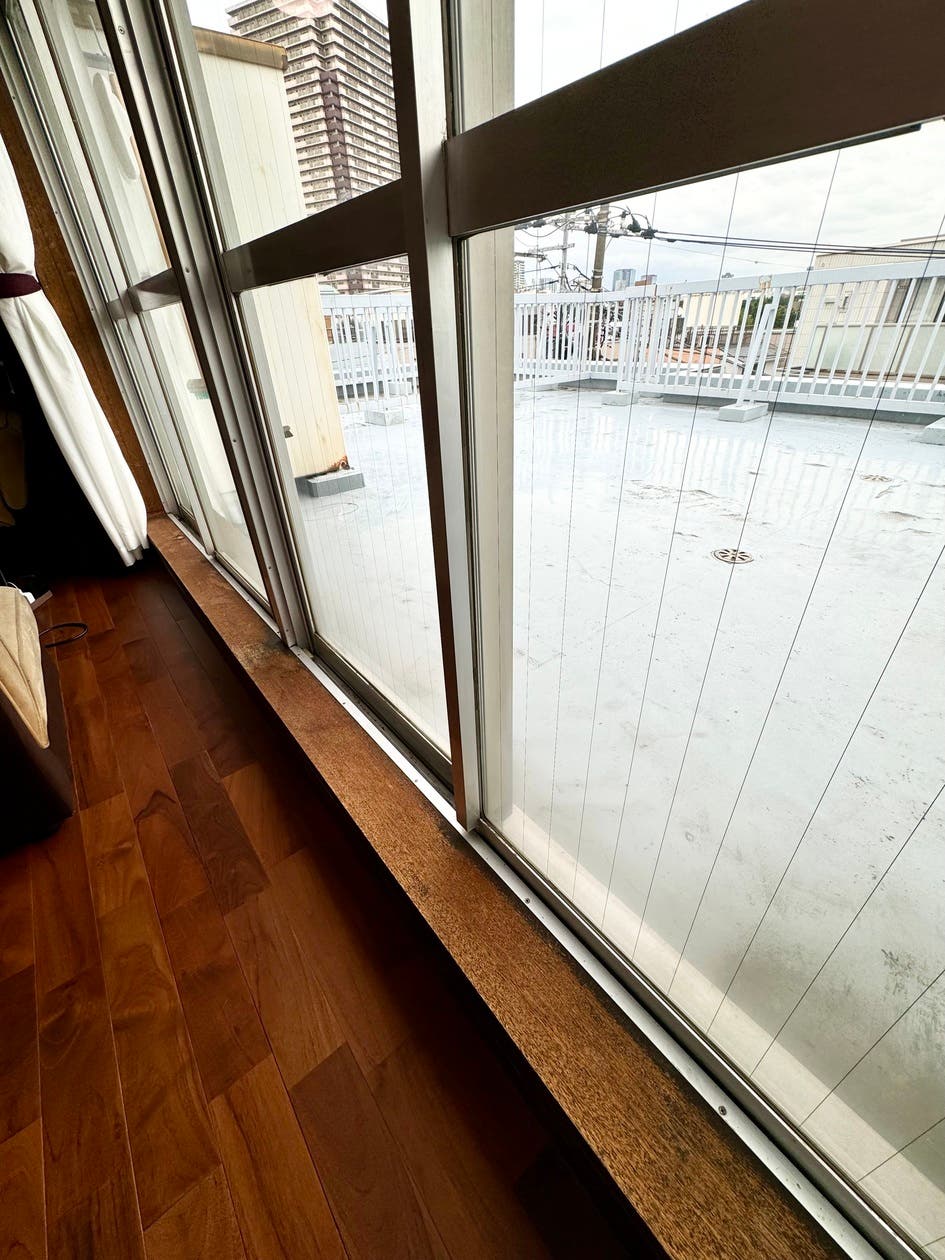 レトロで落ち着くヴィンテージな空間。アップライトピアノ常設でレッスンや練習に最適。リモート会議やカウンセリングルームにもおすすめの写真5