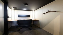 ROOM L 06